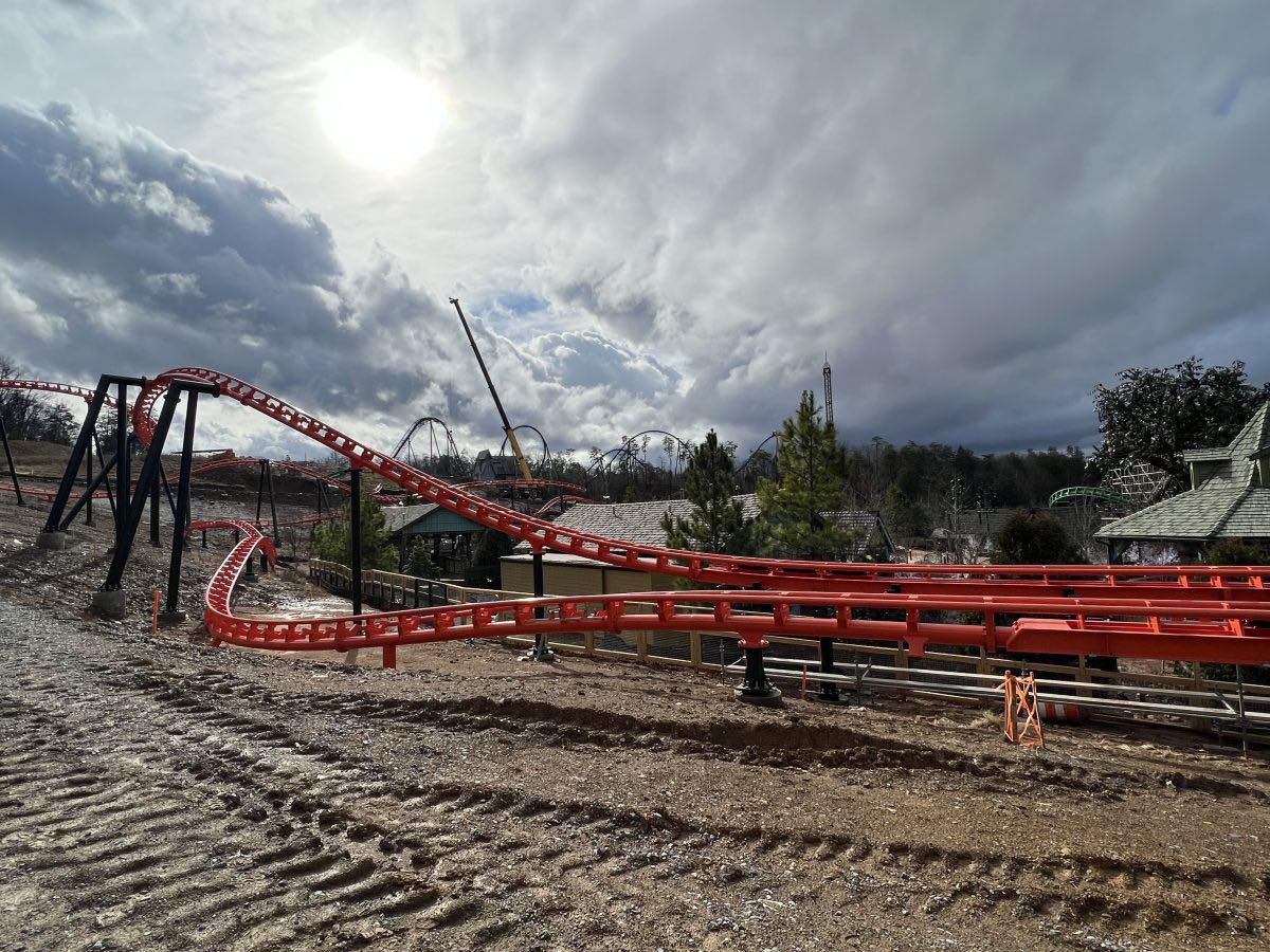 VIDEO: Final Piece of Track Installed For Dollywood's Big Bear Mountain ...