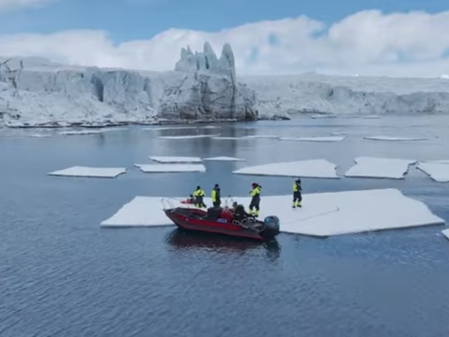 SeaWorld Orlando to Launch World’s First Arctic Flying Theater ...