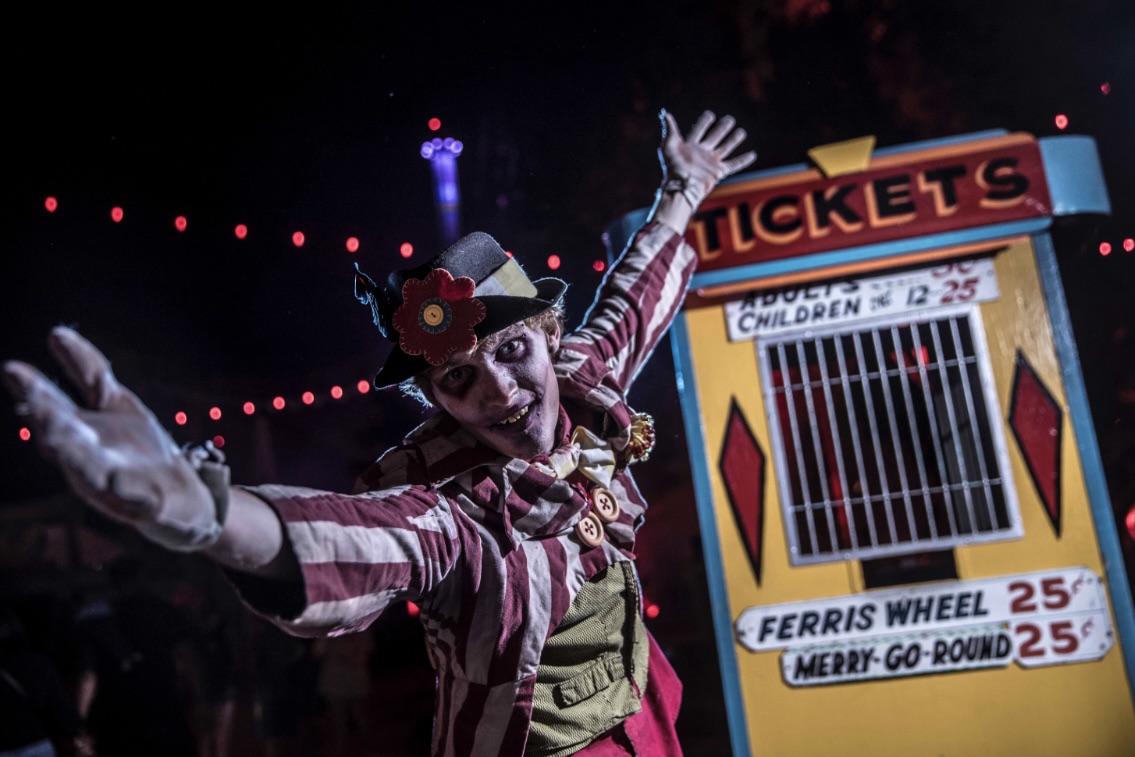 SCarowinds Marks 25 Years of Fear With New Haunted Mazes and Added Cost ...